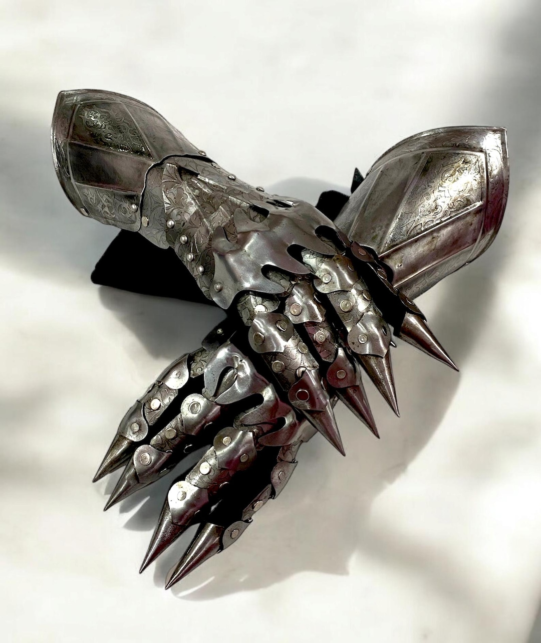 Handmade Steel Nazgul Gauntlets: Medieval LARP Cosplay Armor - Etsy