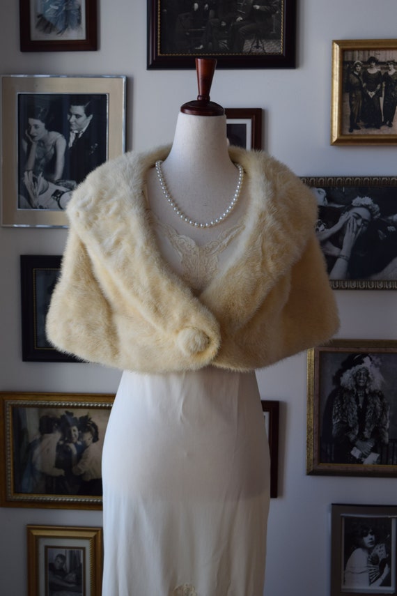 Cream Cape 1950s - Gem