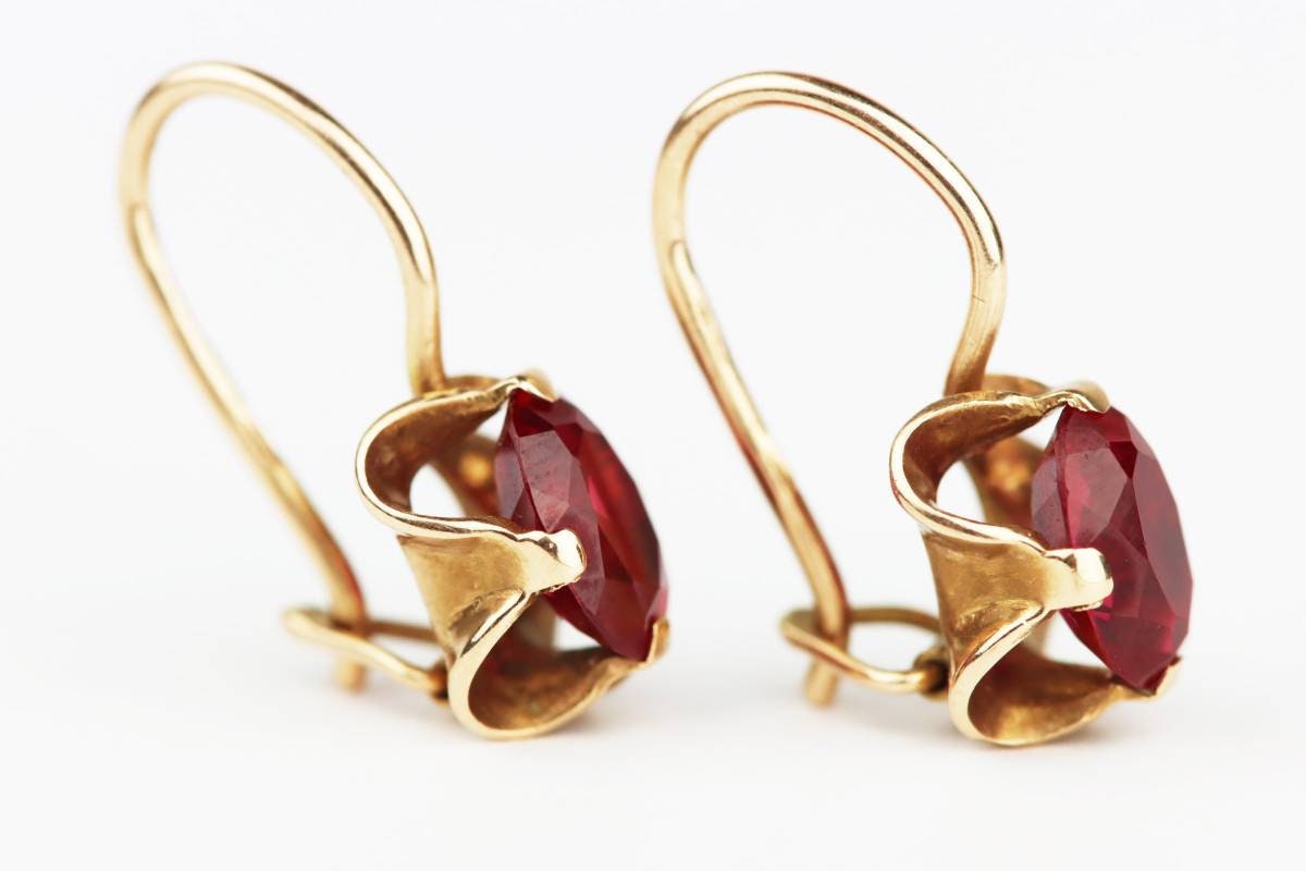 Antique Dangle Drop Earring Set With Oval Cut Verneuil Rubies on ... Antique Dangle Drop Earring Set With Oval Cut Verneuil Rubies on ...