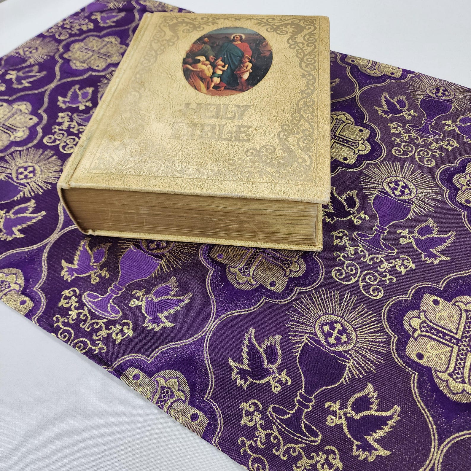Purple Gold Liturgical Prayer Table Cloth Catholic Christian Catechesis ...