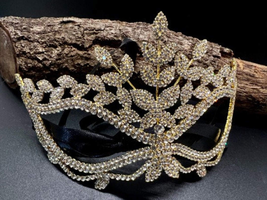 Luxurious Shimmering Masquerade Crystal Mask Perfect for Glamorous ...
