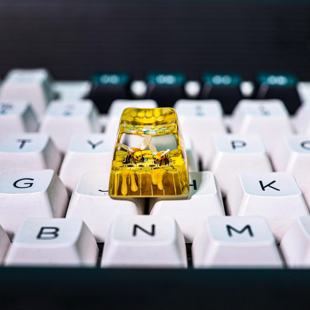 Handmade Honey & Bee Keycap – Resin SA Profile 1U | Nature-inspired ...