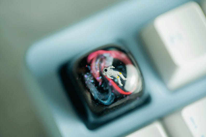 Galaxy Keycap Resin OEM Profile, Astronaut Keycap, Gravity in ...