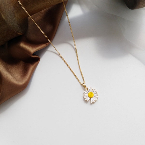 Daisy Pendant - Etsy