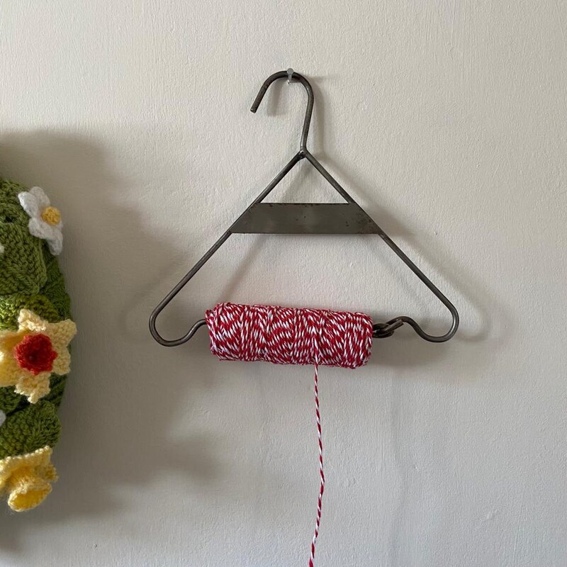String Holder - Etsy