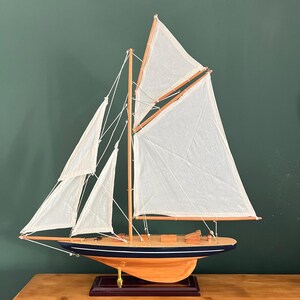 Fully Rigged Vintage Royal Britannia Class Model Model Yacht Boat ...