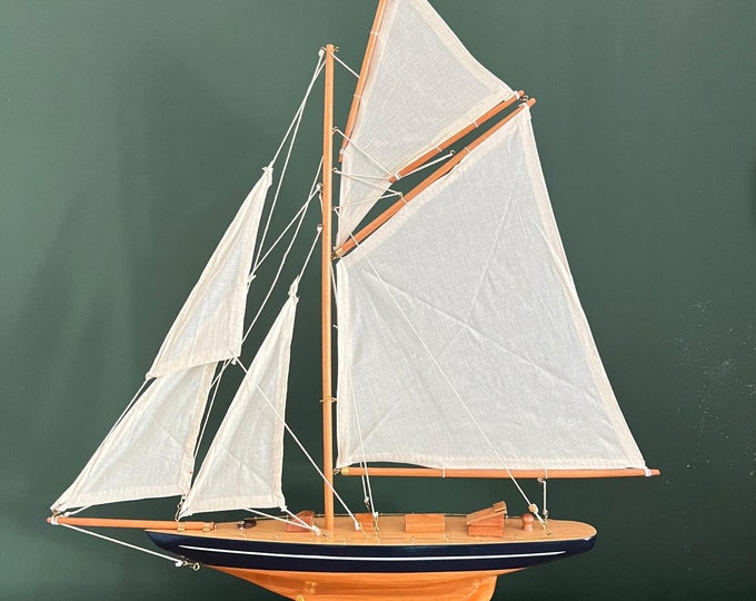 Fully Rigged Vintage Royal Britannia Class Model | Model Yacht Boat ...