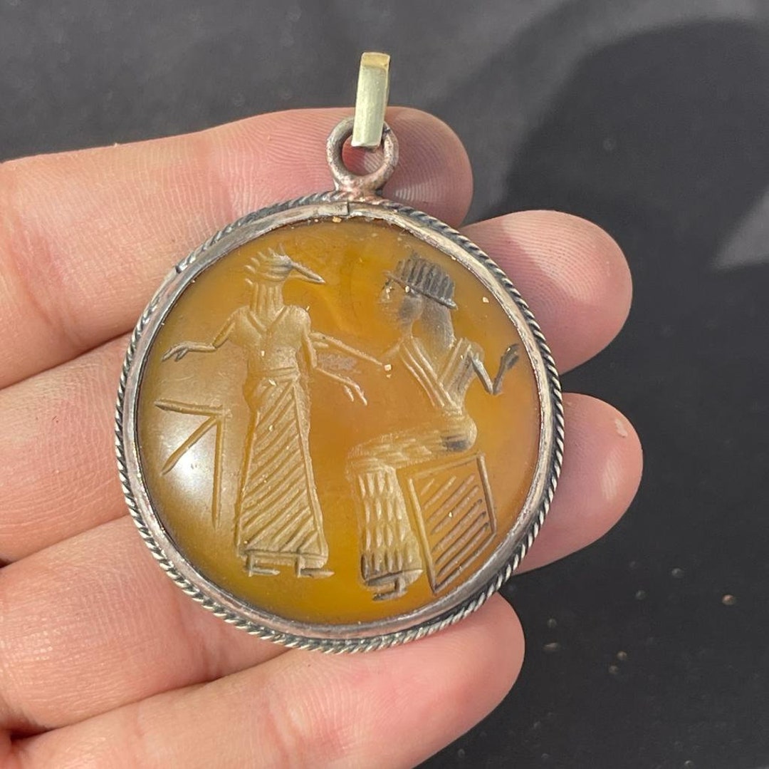 Carnelian Agate Intaglio Pendant: Kings Engraving, Brass Amulet - Etsy