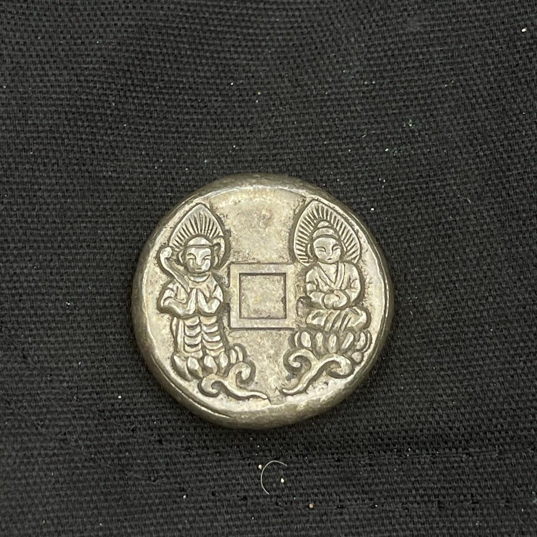 Unique Ancient Chinese Bronze Coin With Inscriptions and 2 Queen Image ...