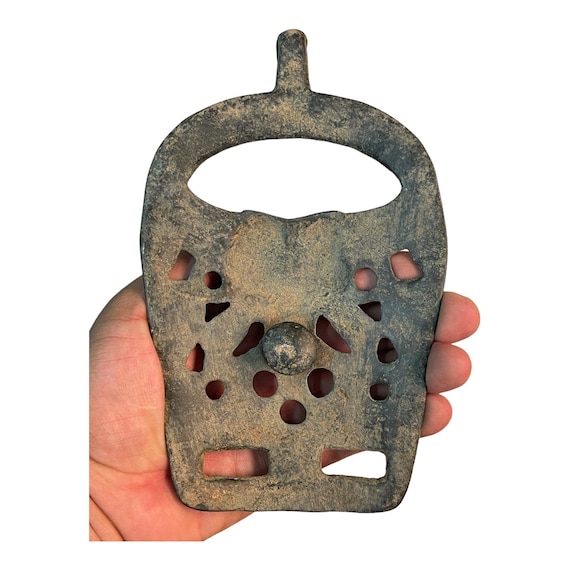 Ancient Roman bronze cow with horn depicting big plaq… - Gem