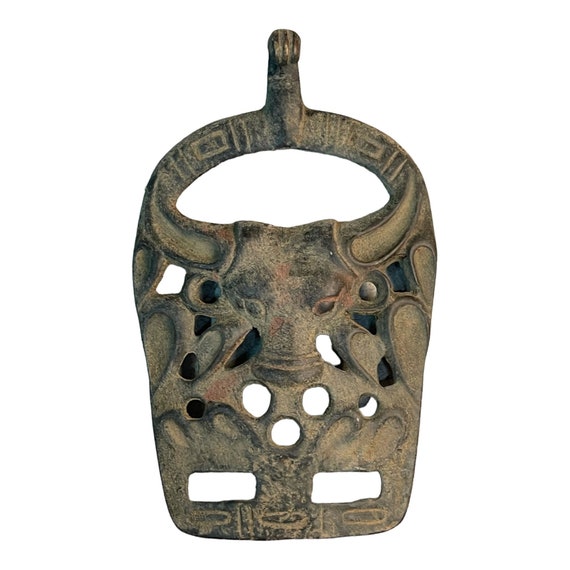 Ancient Roman bronze cow with horn depicting big plaq… - Gem