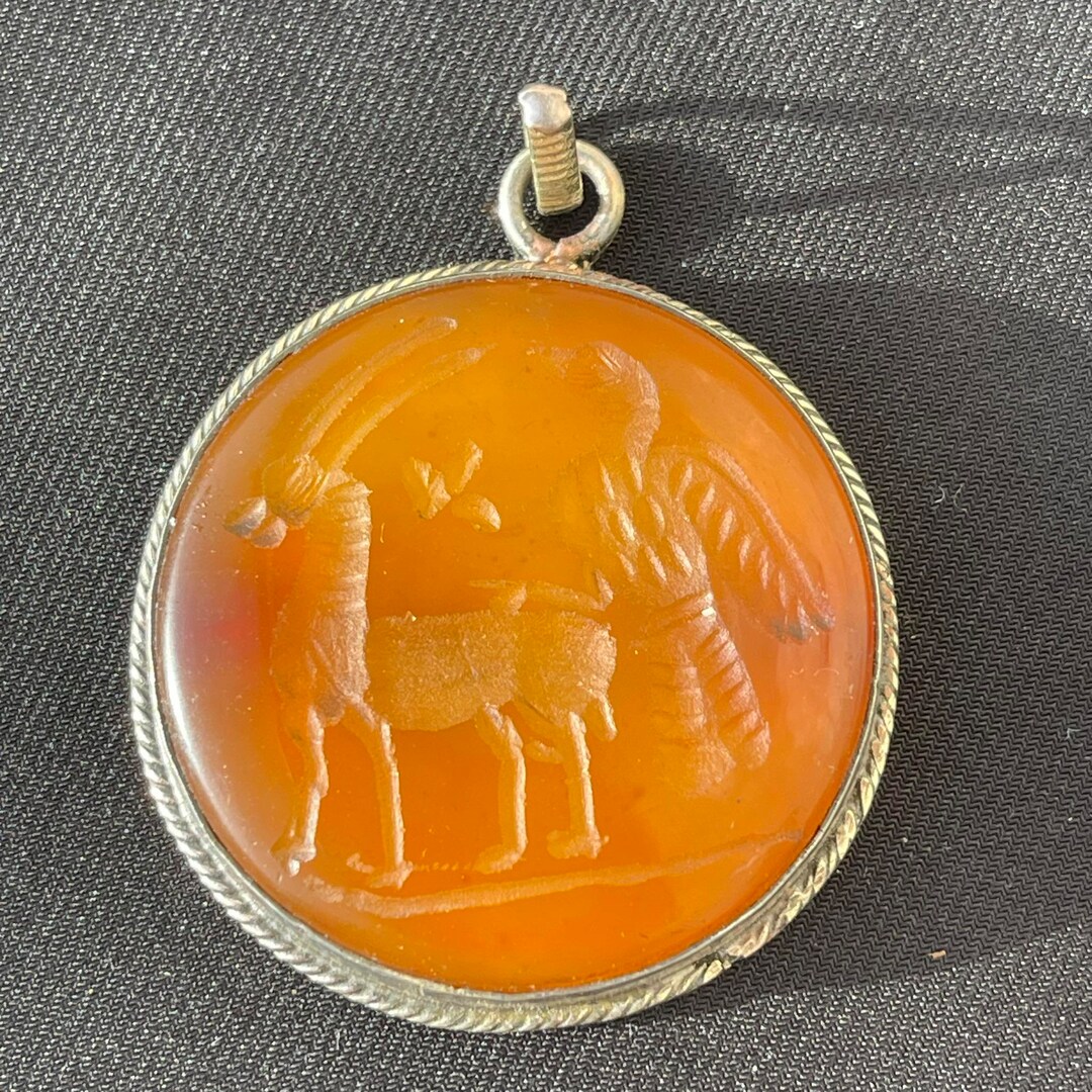 Beautiful Old Carnelain Agate Intaglio Animal and Bird Engraved Stone ...