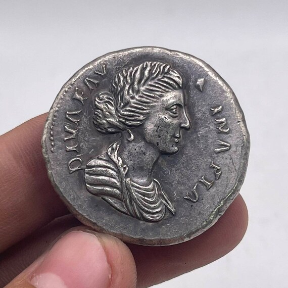 Beautiful Ancient Roman empire bronze queen face Inta… - Gem