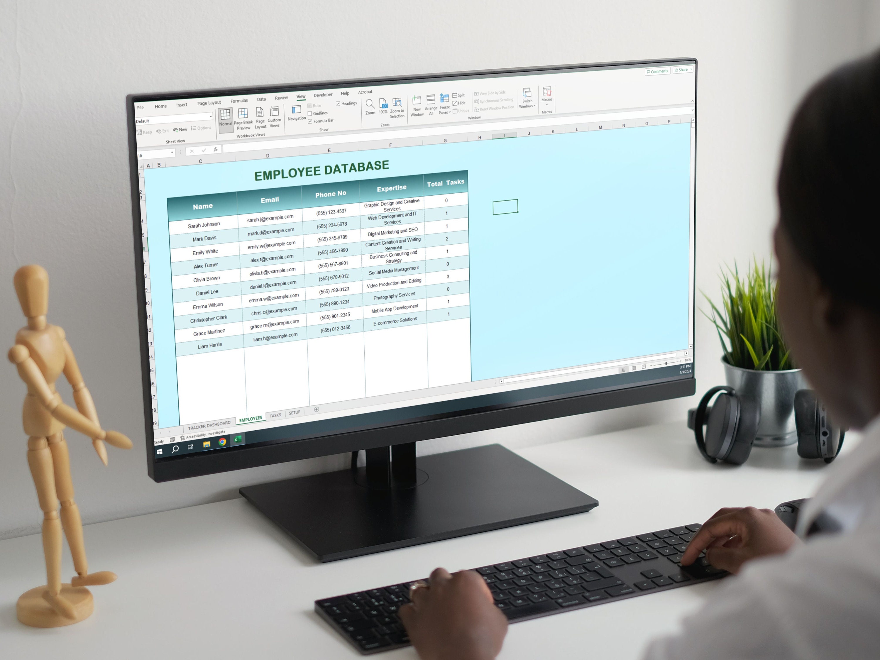 Task Tracker Multi-team Management With Task Priority, Action Item ...