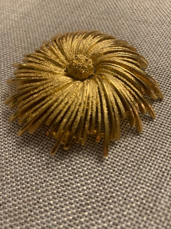 Monet Vintage flower statement, Brooch Pin signed - Gem