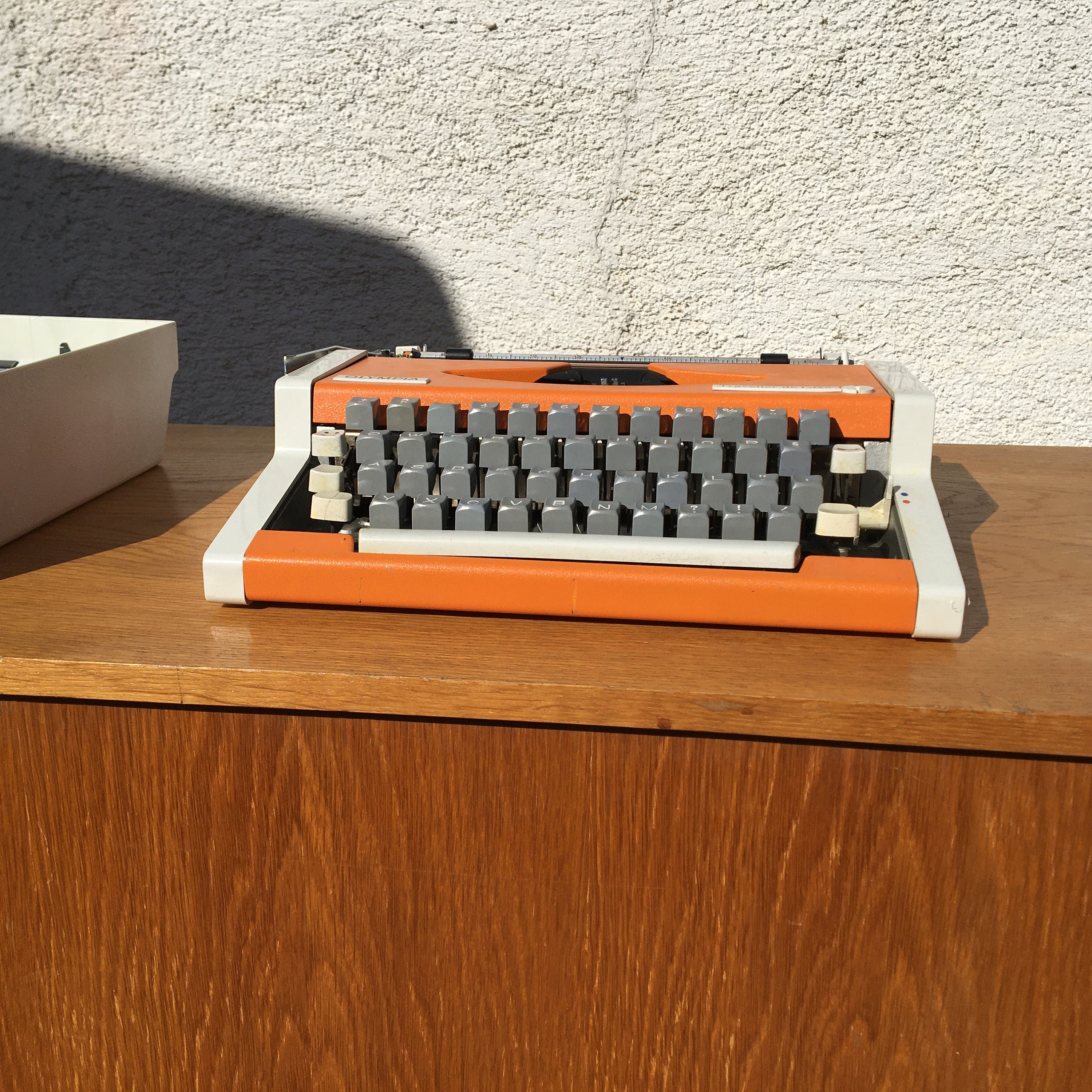 Vintage Orange OLYMPIA Traveler De Luxe Typewriter 70s in Storage Box ...