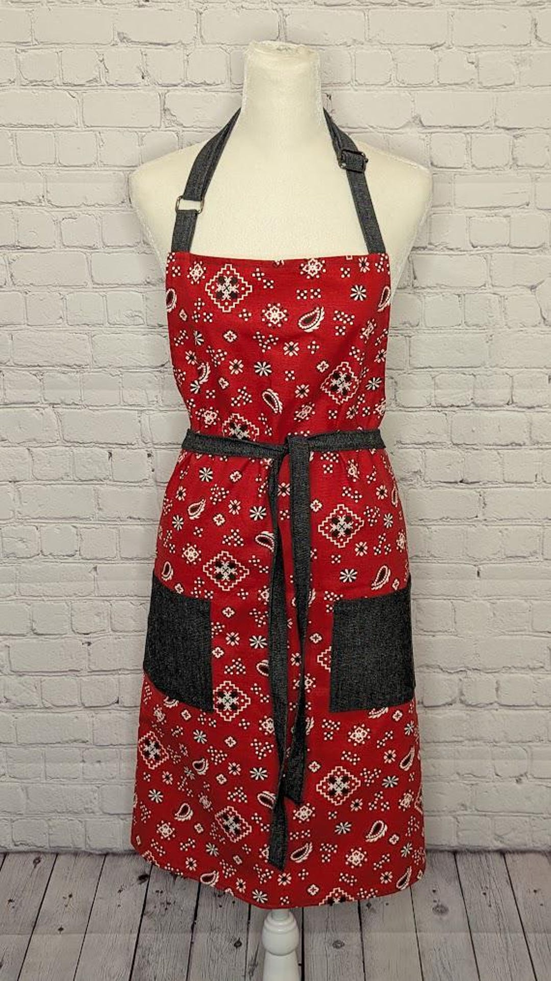 Red Bandana Pocket Apron: Classic Kitchen Apron With Adjustable Neck ...