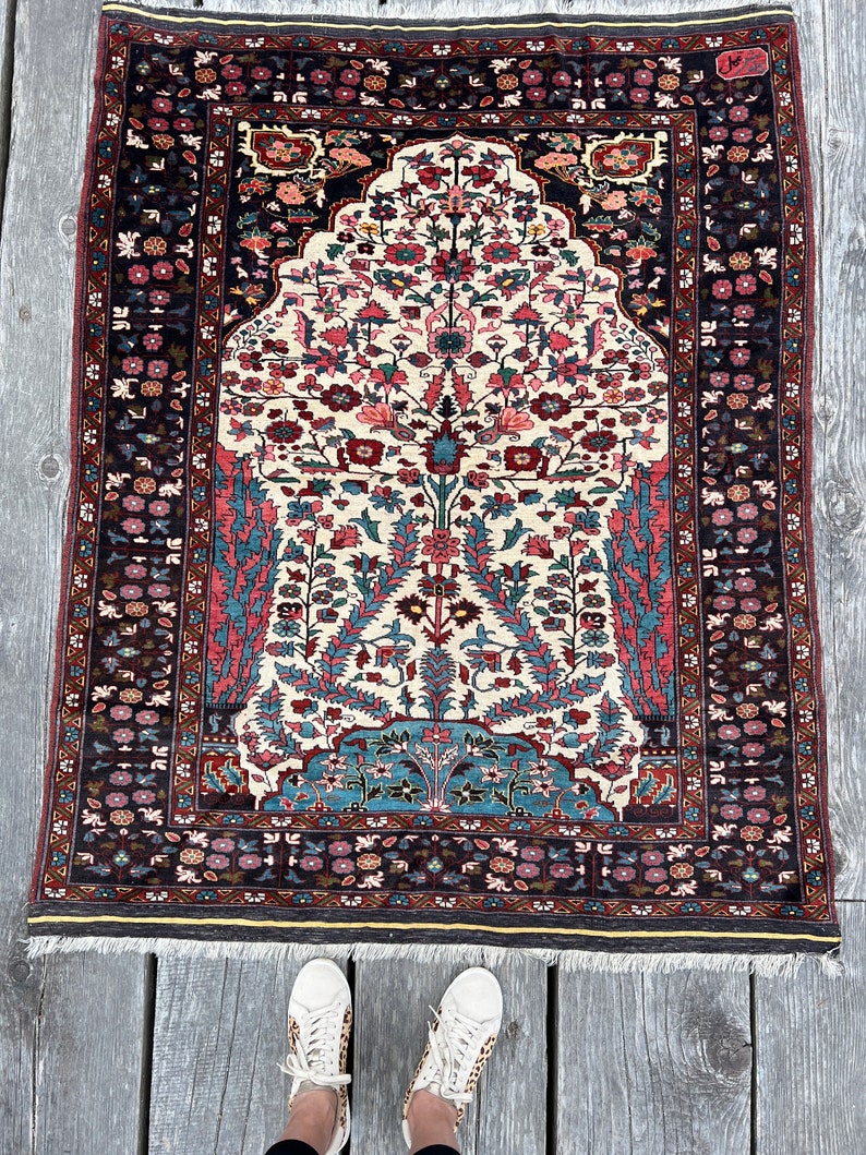 Antique, Circa 1930 Hand-knotted Farahan Rug, 4’×6’ (rare Find With ...