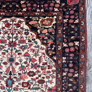 Antique, Circa 1930 Hand-knotted Farahan Rug, 4’×6’ (rare Find With ...