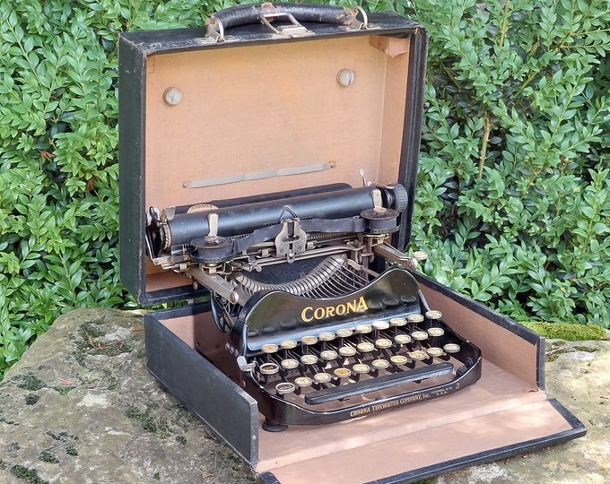 Old Portable Typewriter / CORONA Portable Typewriter, Model #3 / Made ...