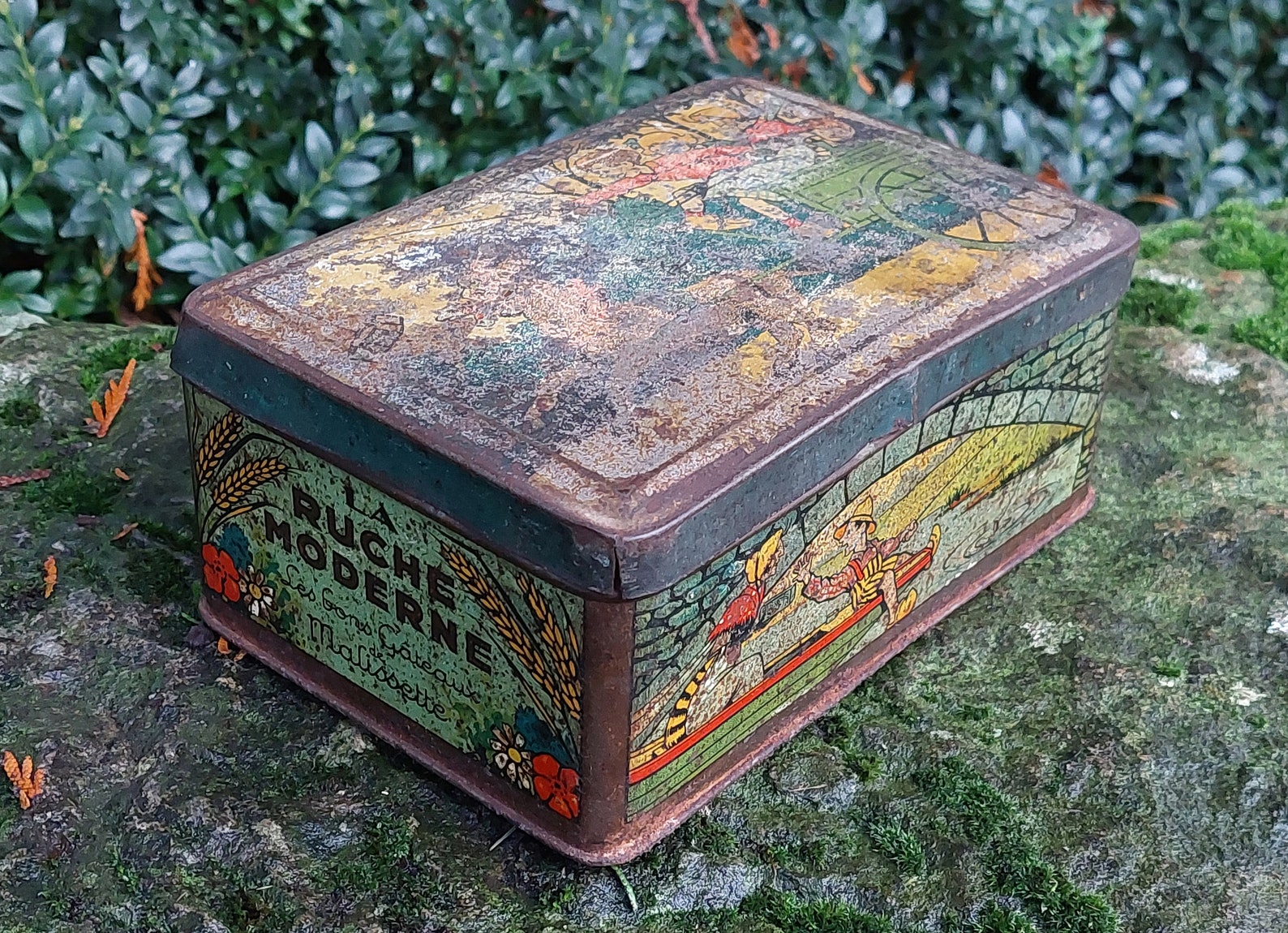 Old Iron Biscuit and Sugar Box / the Modern Hive, Cakes, Pastries ...