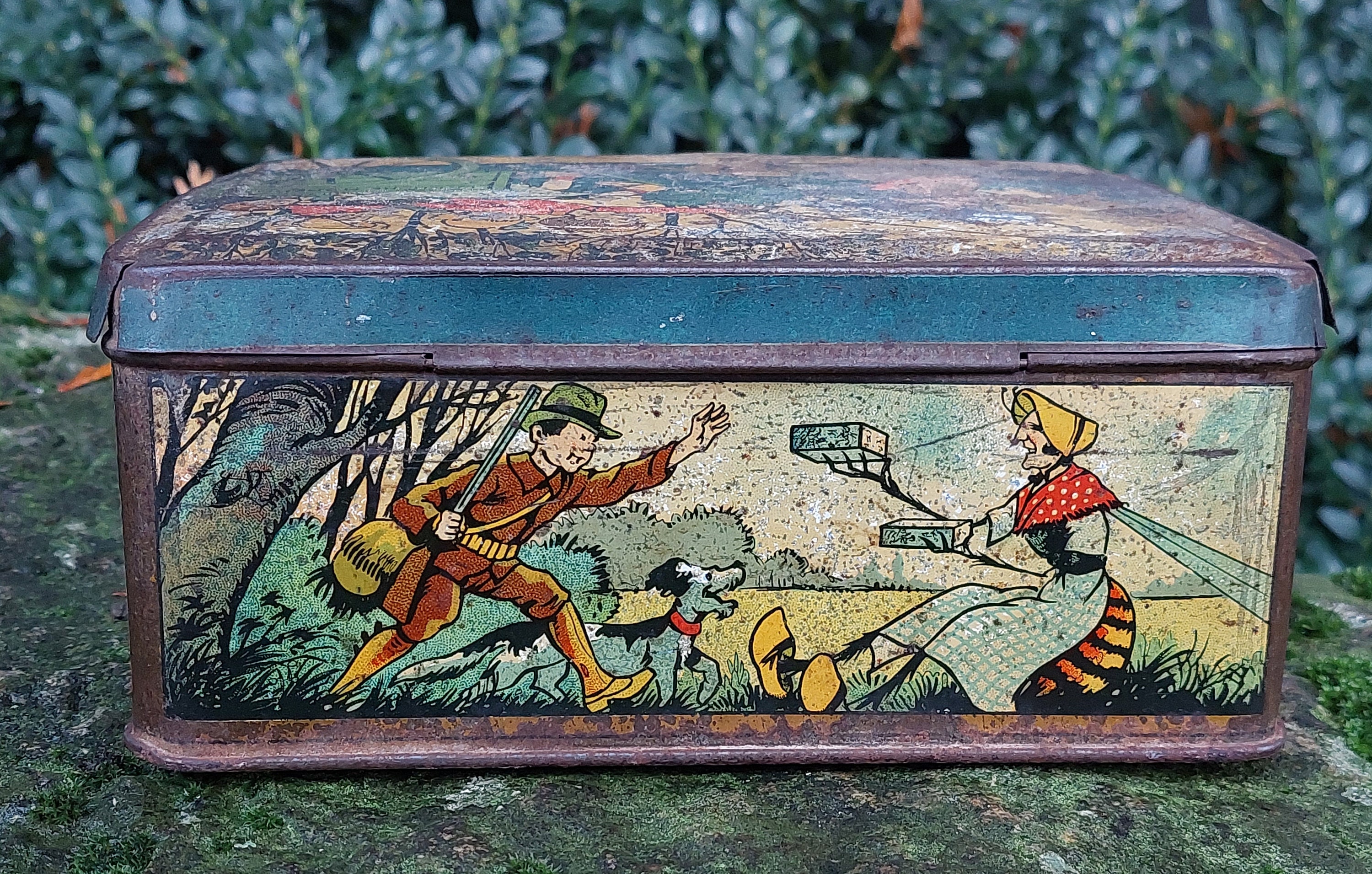 Old Iron Biscuit and Sugar Box / the Modern Hive, Cakes, Pastries ...