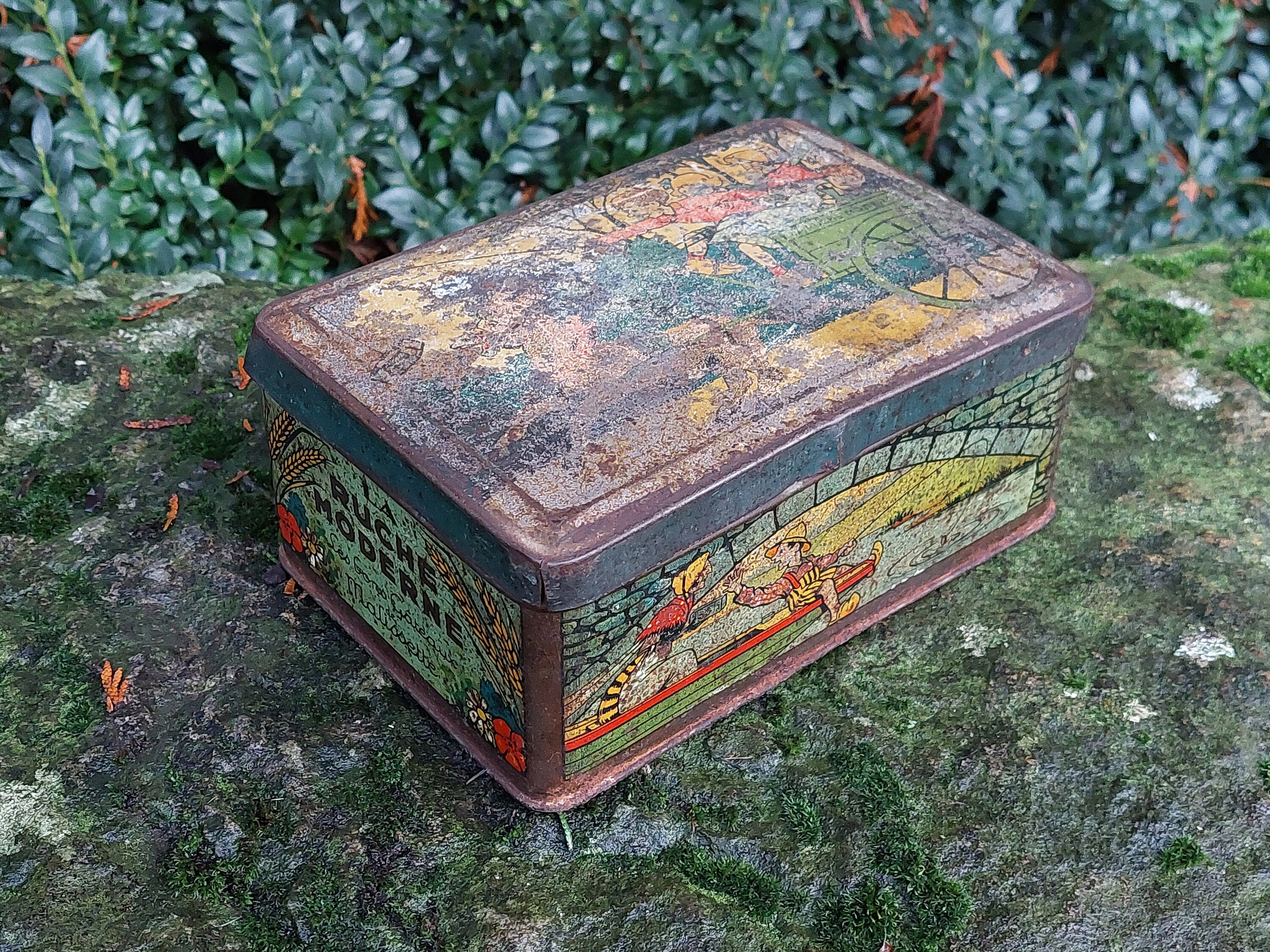 Old Iron Biscuit and Sugar Box / the Modern Hive, Cakes, Pastries ...