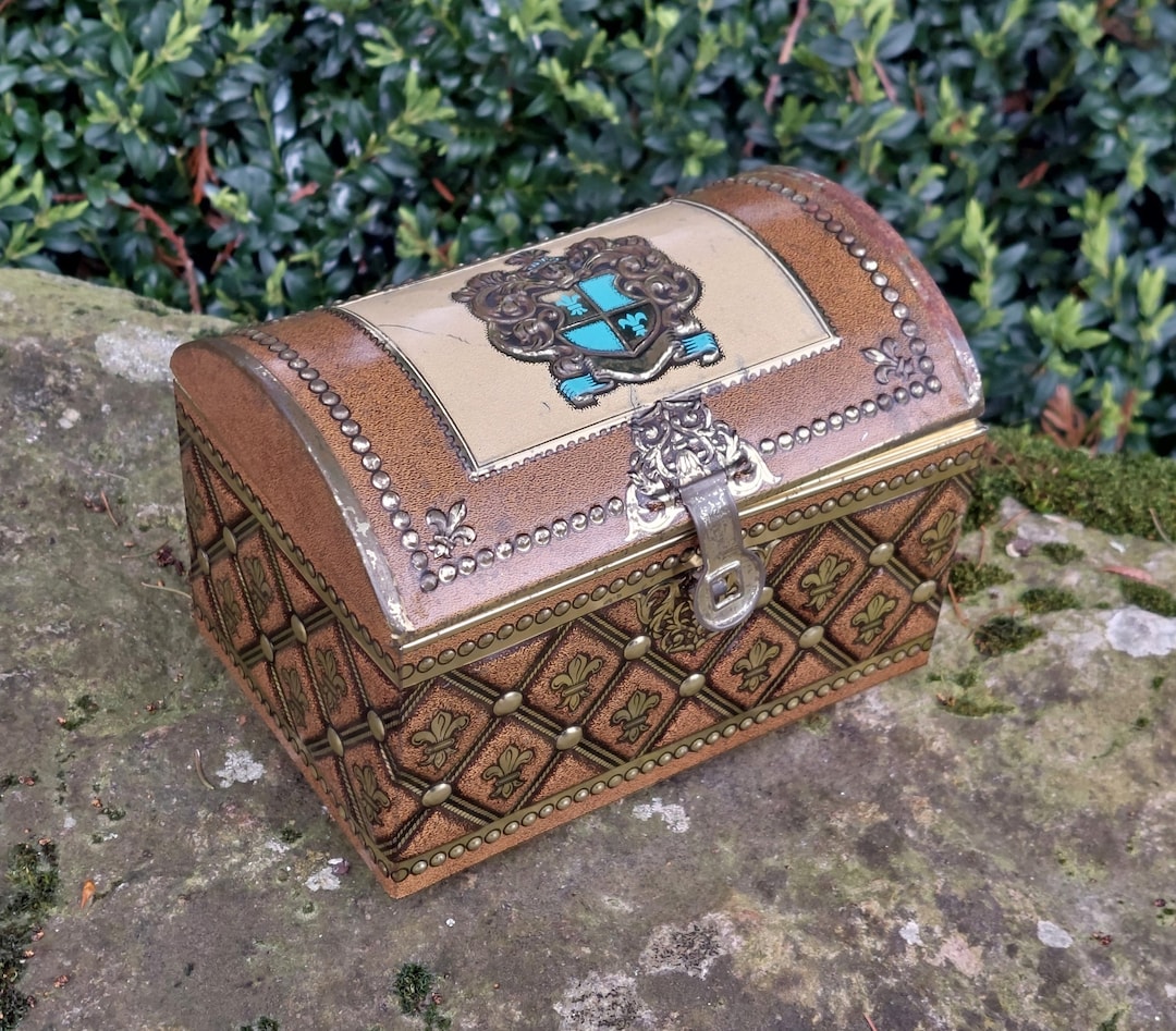 Old Lithographed Sheet Metal Box / Chest Shape / Pushed Metal / Origin ...