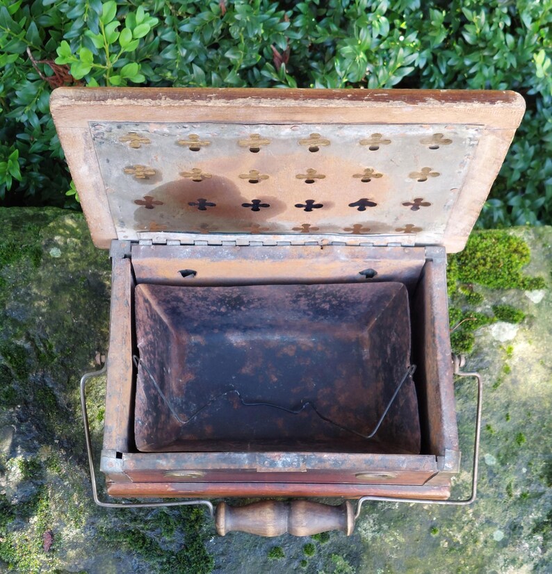 Old Heater in Metal and Wood (embers) / Vintage Decoration / Origin ...