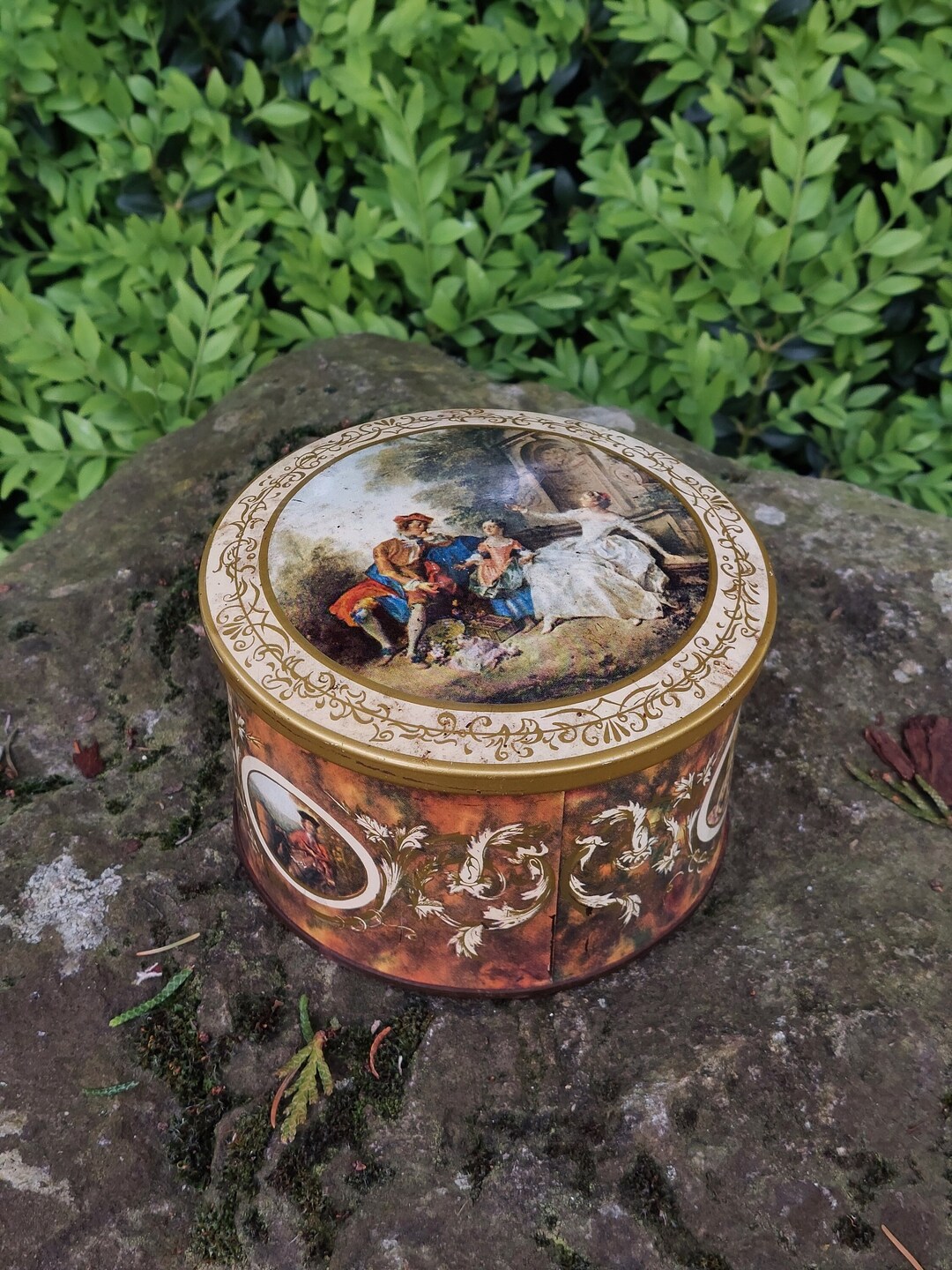 Old Cylindrical Metal Box / Theme of Songs, Characters, Traditional ...