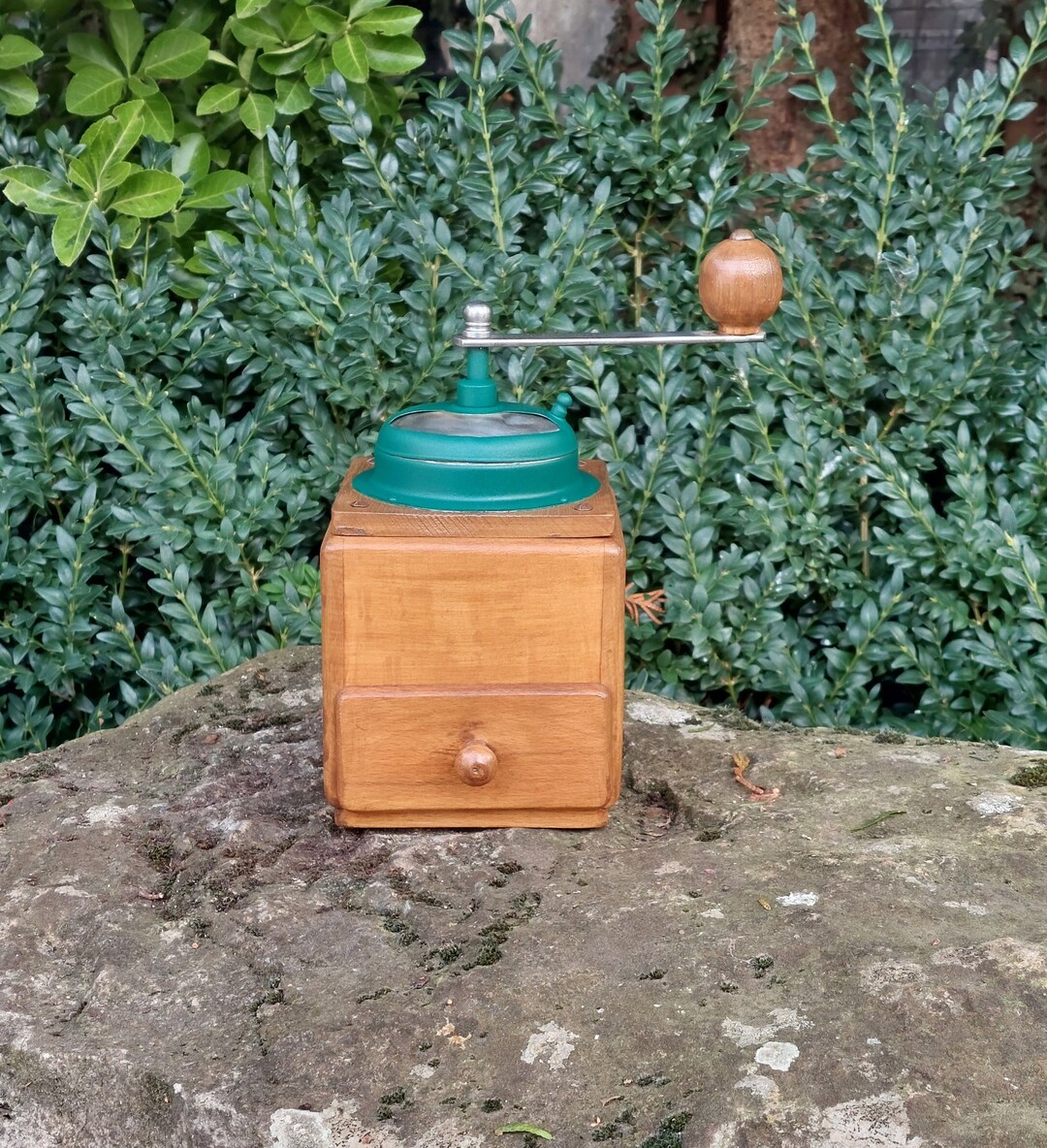Manual Coffee Grinder in Wood and Steel / Green Cap / Restored, in ...