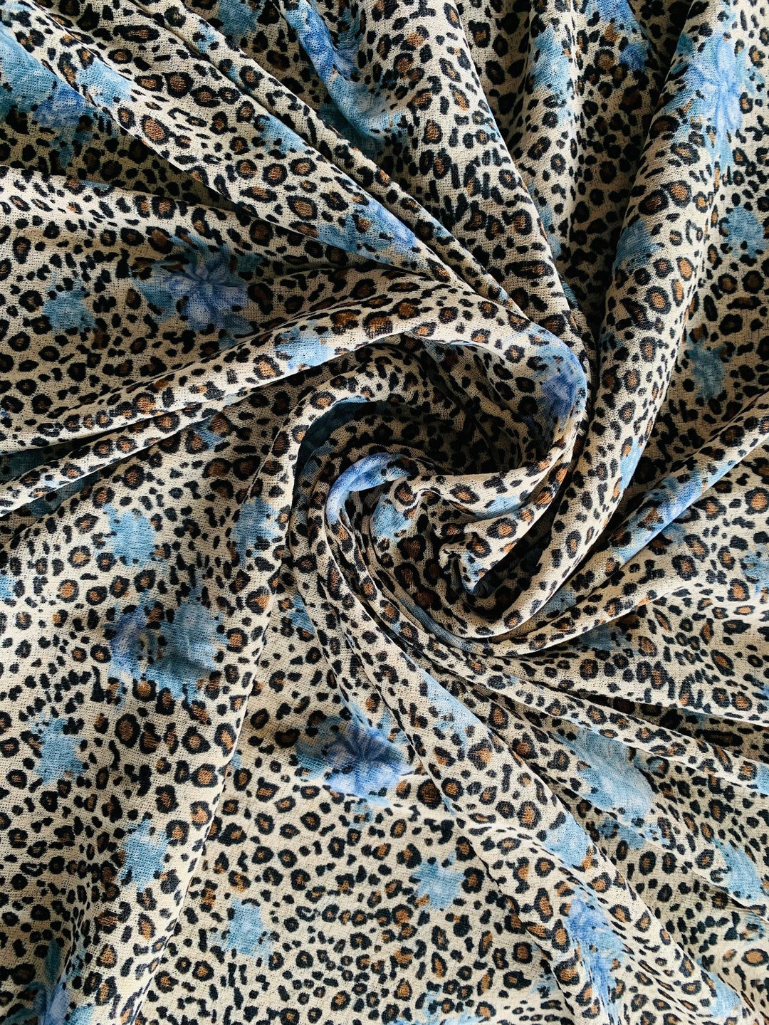 Leo Tiger Stoff, elastischer Stoff, beige braun hellblau gemustert ...