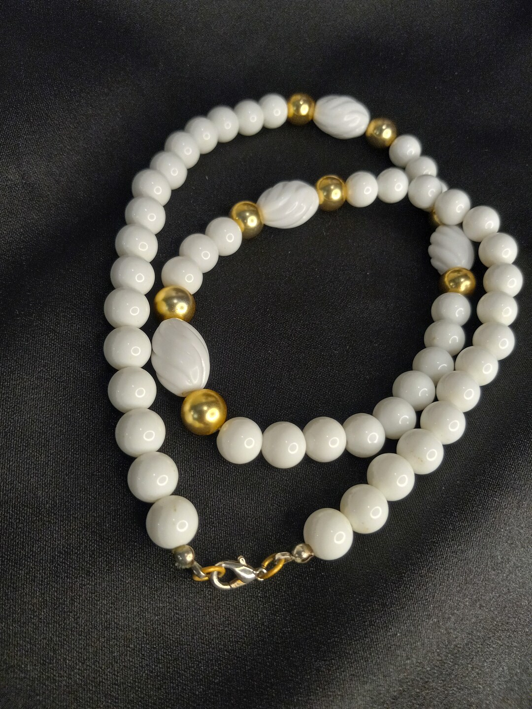 Vintage White and Gold Plastic Bead Necklace Medium Lenth 80s - Etsy