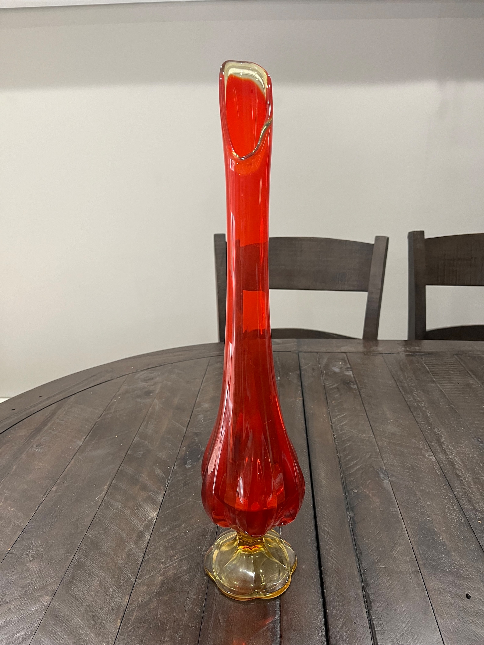 LE Smith Glass Amberina Persimmon 6 Petal Swung Glass Vase 20 Cadmium ...