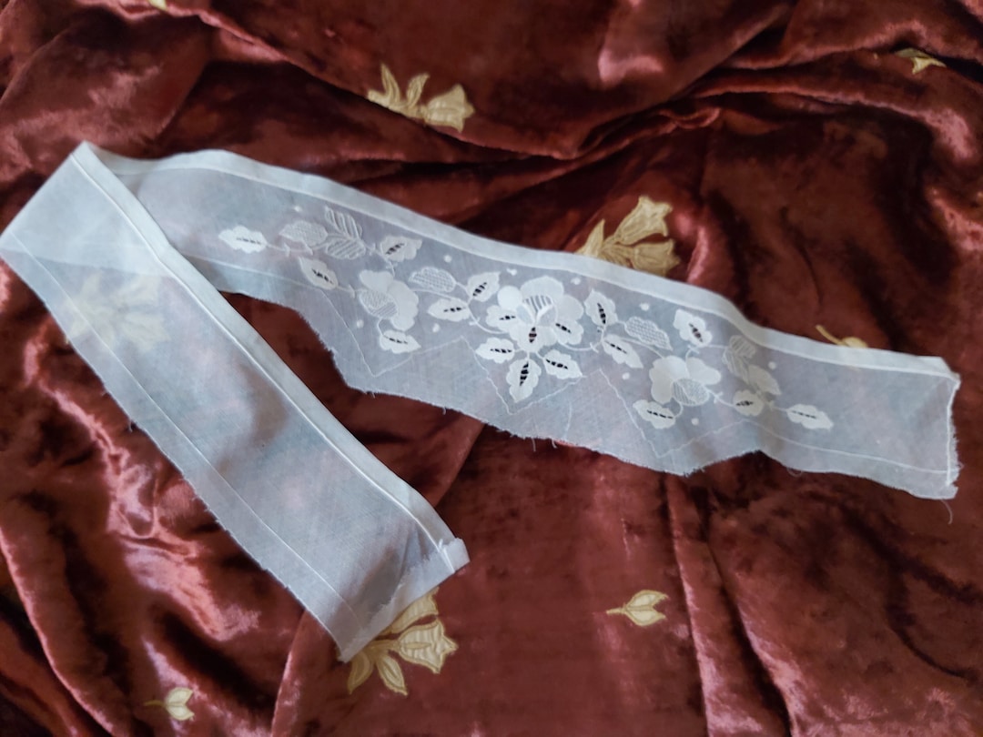 An Antique French Lace Bib / Decolletage / Neckline Appliqué in Fine ...