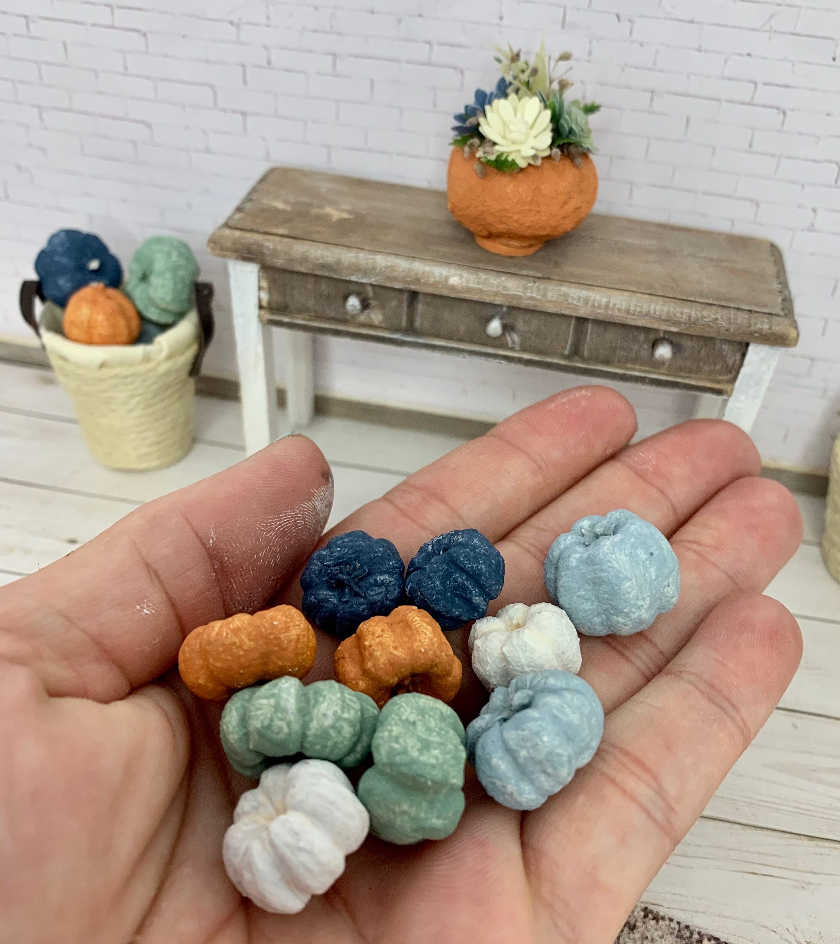 Miniature Painted Putka Pods as Doll House Pumpkins 1:12 - Etsy