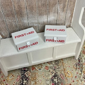 Miniature Dollhouse First Aid Box, Scale 1:12, Miniature Bathroom ...