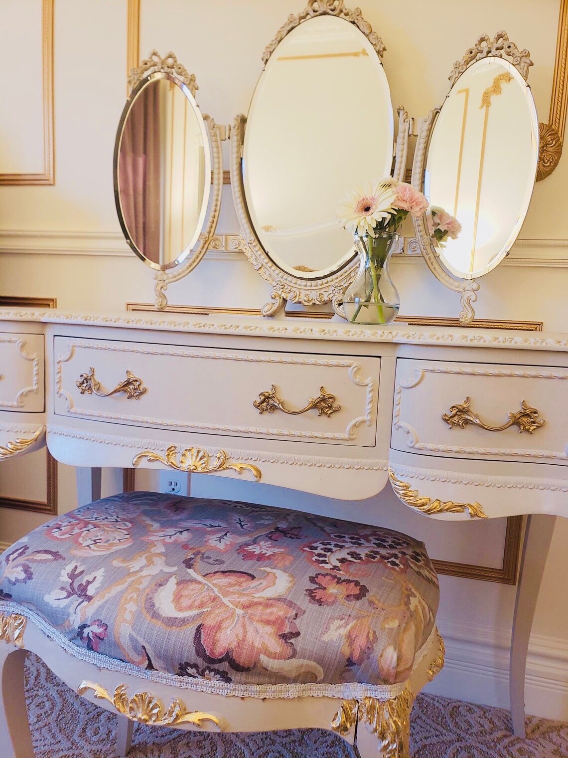 French Style Vanity Set: Vintage Ornate Dressing Table With Mirror ...