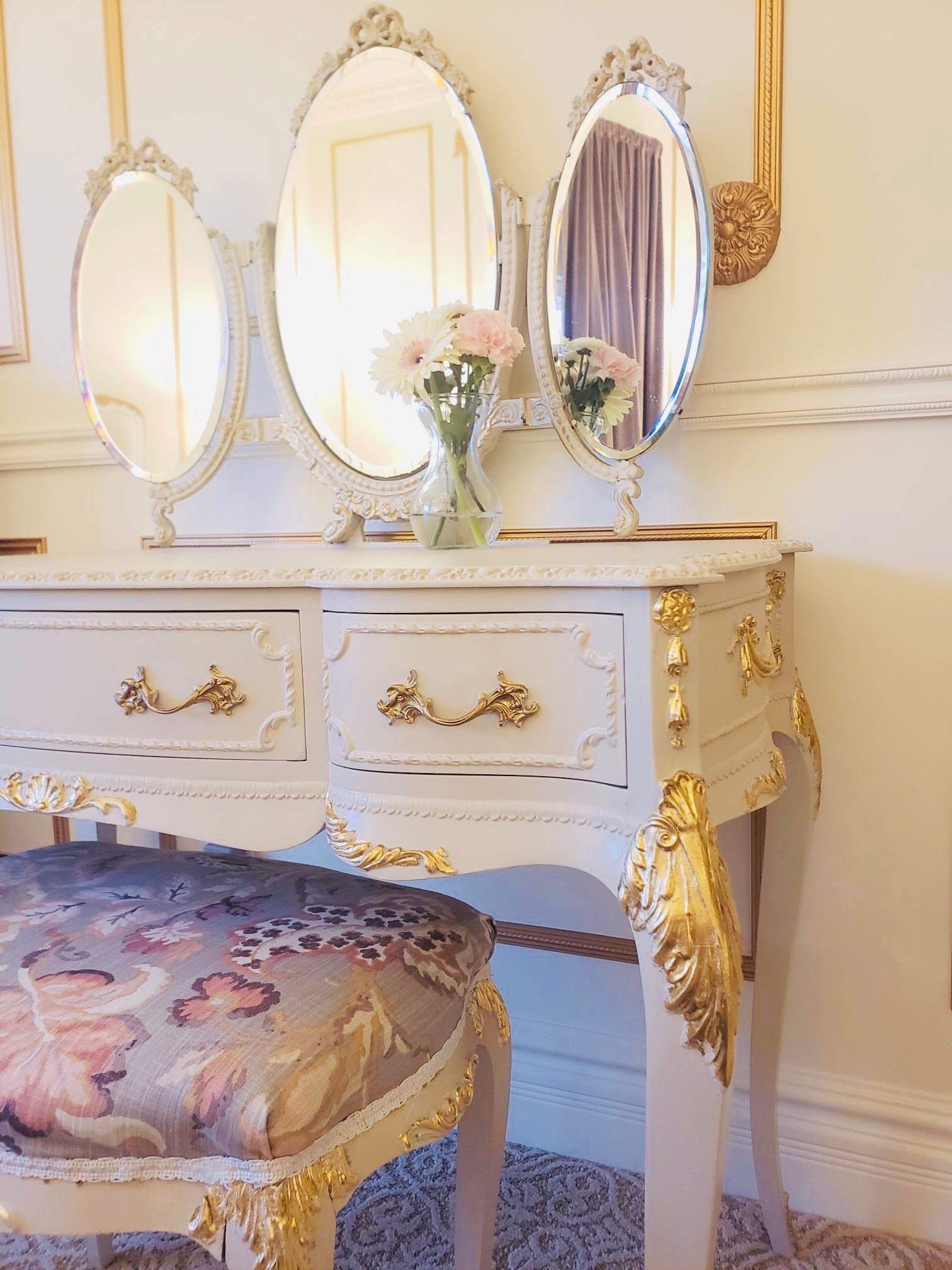 French Style Vanity Set: Vintage Ornate Dressing Table With Mirror ...