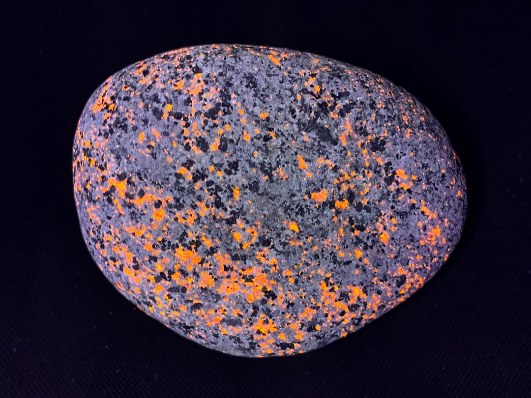 Jumbo Yooper Stone | 4.05 Lbs Natural Rock | UV Fluorescent Sodalite ...