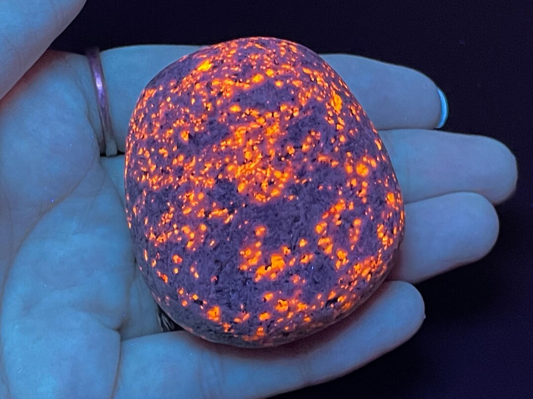 Great Lakes Yooper Stone | 3.8 Oz | All Natural | UV Fluorescent ...
