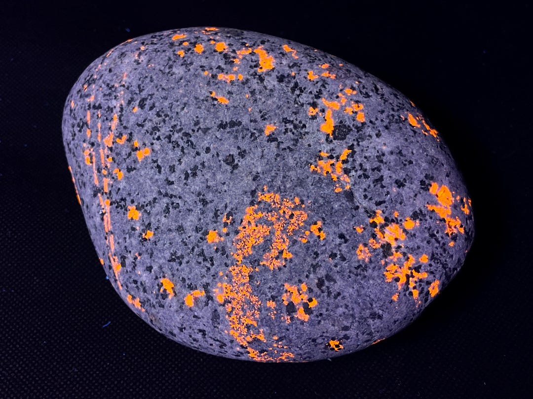 Hefty Yooper Stone | 3.15 Lbs Natural Rock | UV Fluorescent Sodalite ...