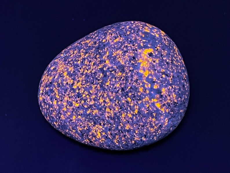 Superior Yooper Stone | 2.6 Oz | All Natural | UV Fluorescent Sodalite ...