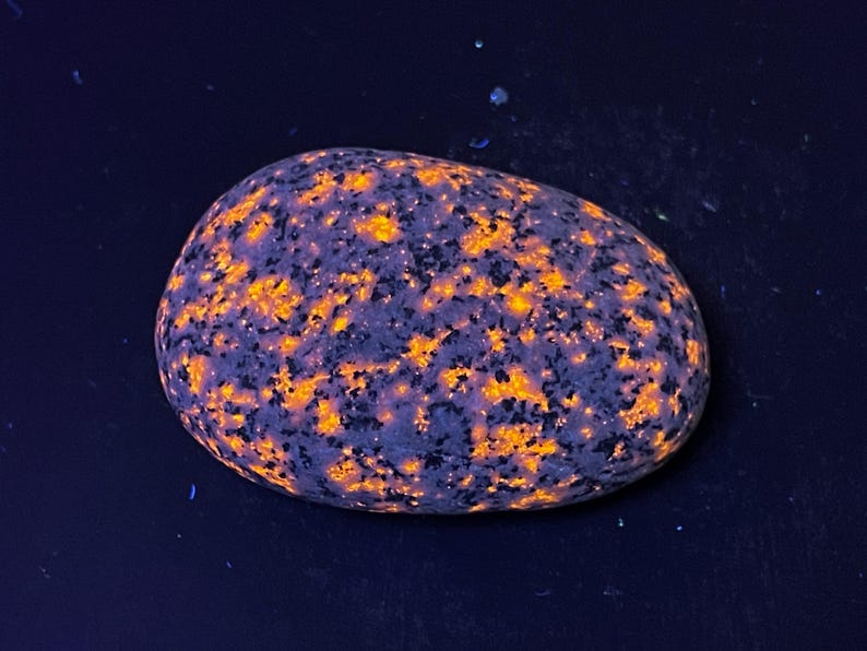 Michigan Yooper Rock | 2.4 Oz | All Natural | UV Fluorescent Sodalite ...