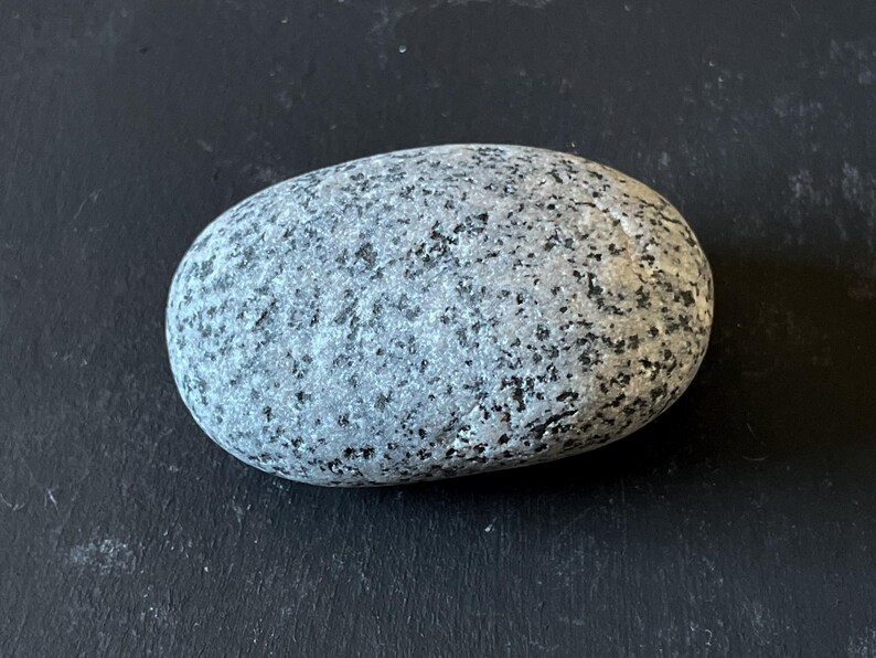 Michigan Yooper Rock | 2.4 Oz | All Natural | UV Fluorescent Sodalite ...