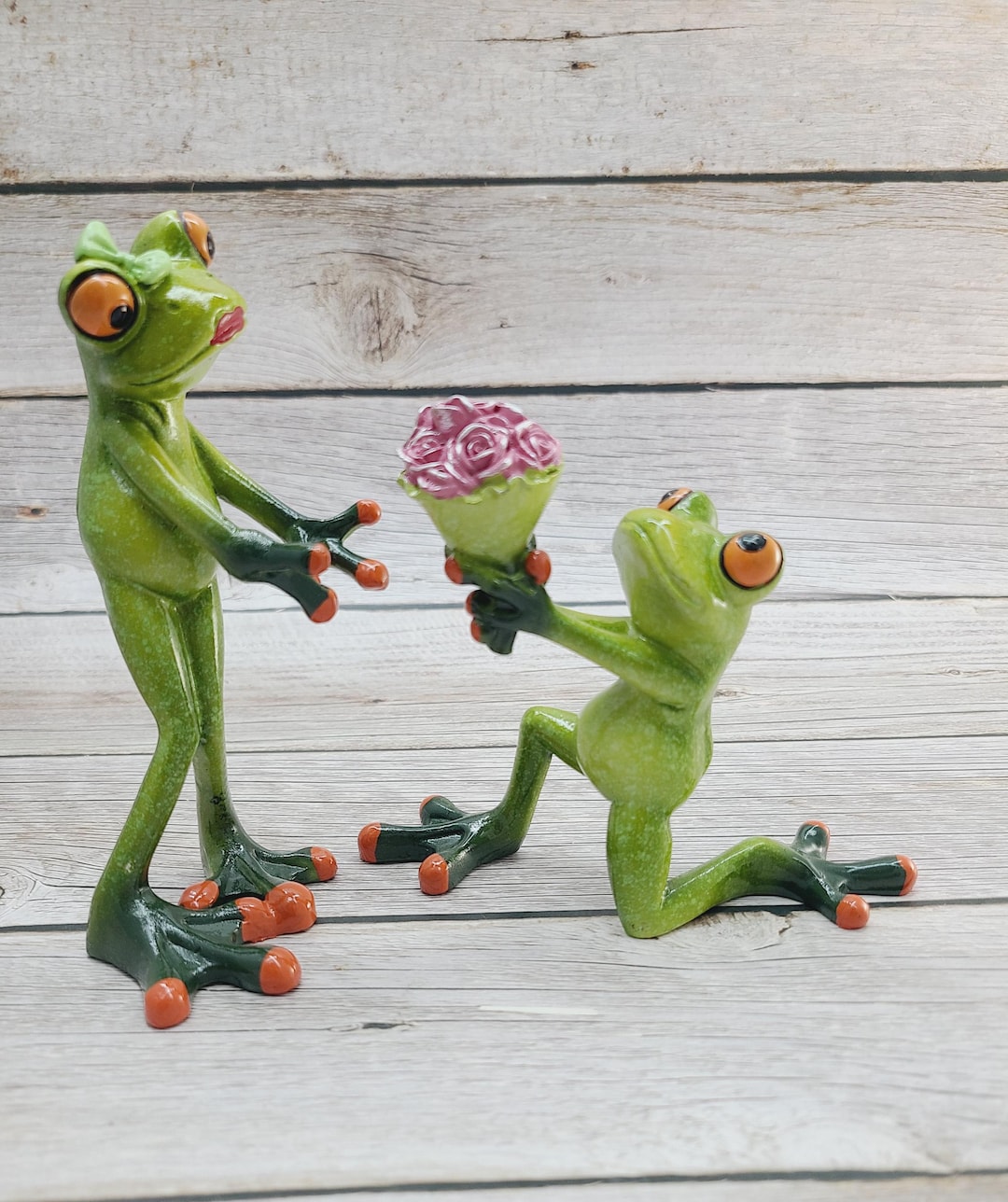Frog Proposal Figurine: Romantic Keepsake for Frog Lovers - Etsy