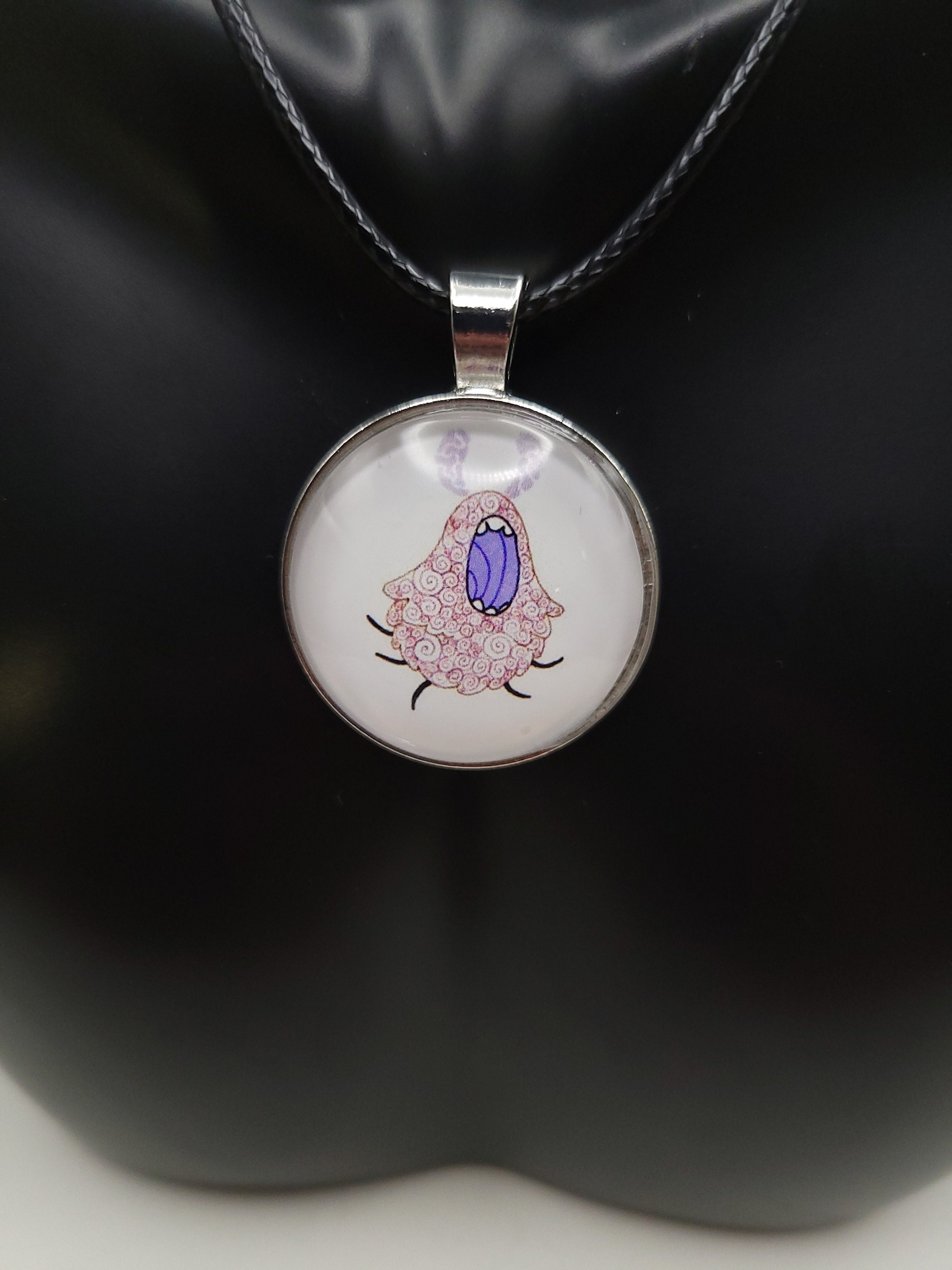 Silksong Screaming Flea Fanart in Circle Pendant - Etsy