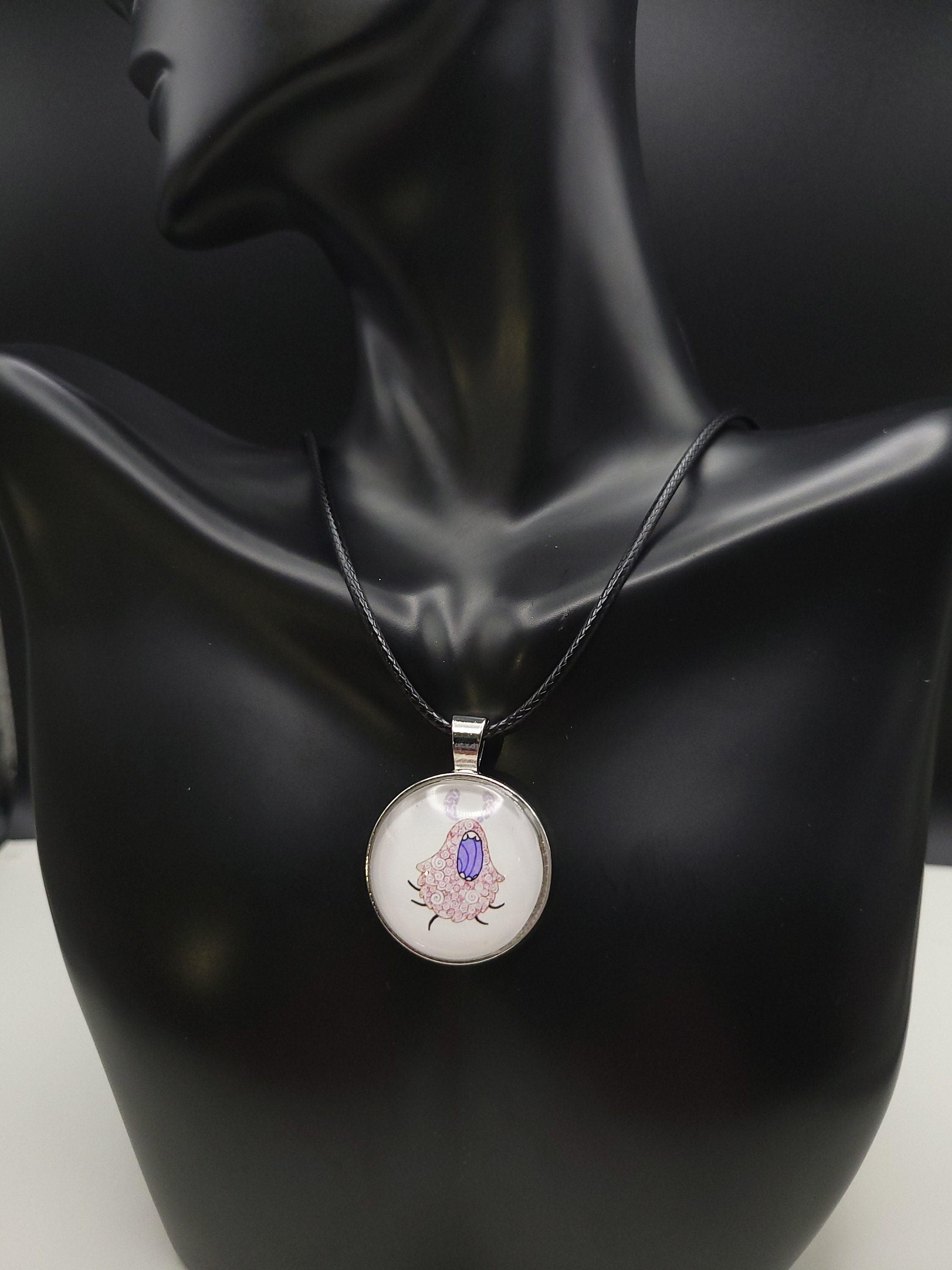 Silksong Screaming Flea Fanart in Circle Pendant - Etsy
