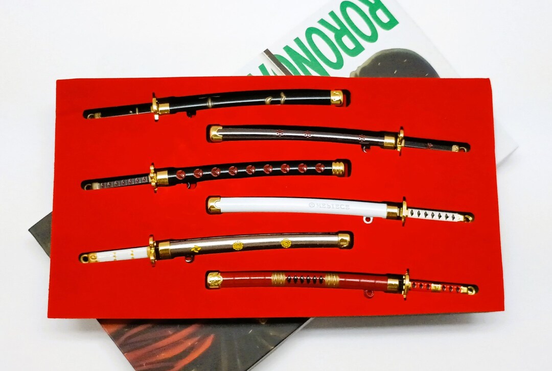 Anime One Piece Strawhat Roronoa Zoro Cosplay Metal Weapon Pendants ...