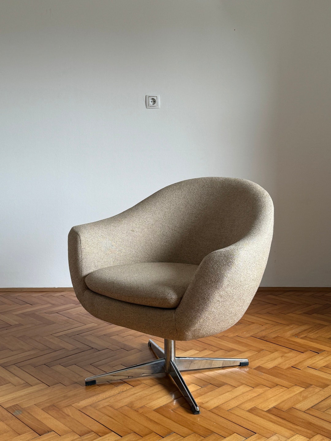 Vintage Beggie Egg Chair / Mid Century Modern Swivel Chair / Swing ...